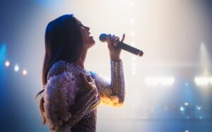 25 Songs for Raspy Female Voices That Highlight Strength and Soul